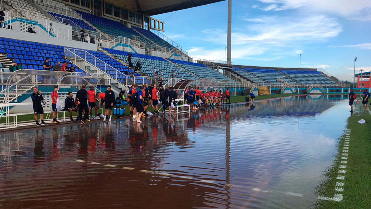 Estados Unidos entrena en cancha inundada en Trinidad y Tobago ...