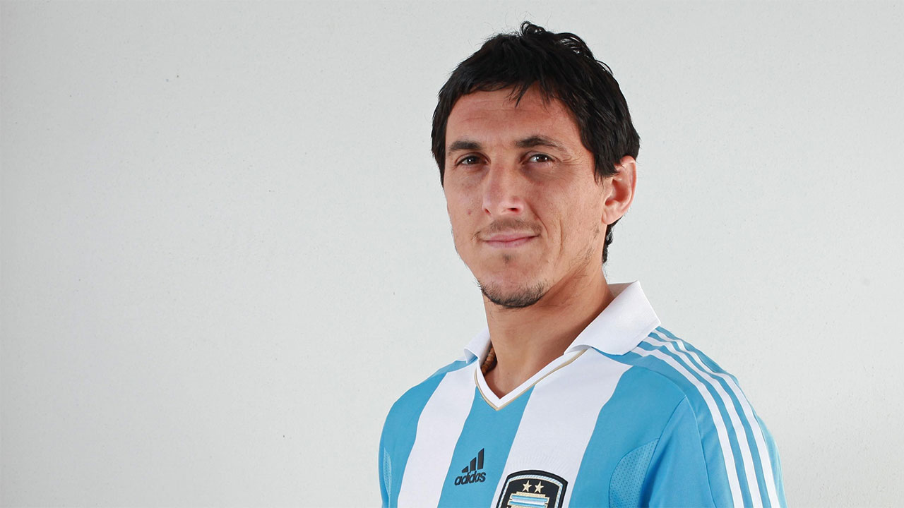 El argentino Nicolás Burdisso se retira del fútbol profesional ...