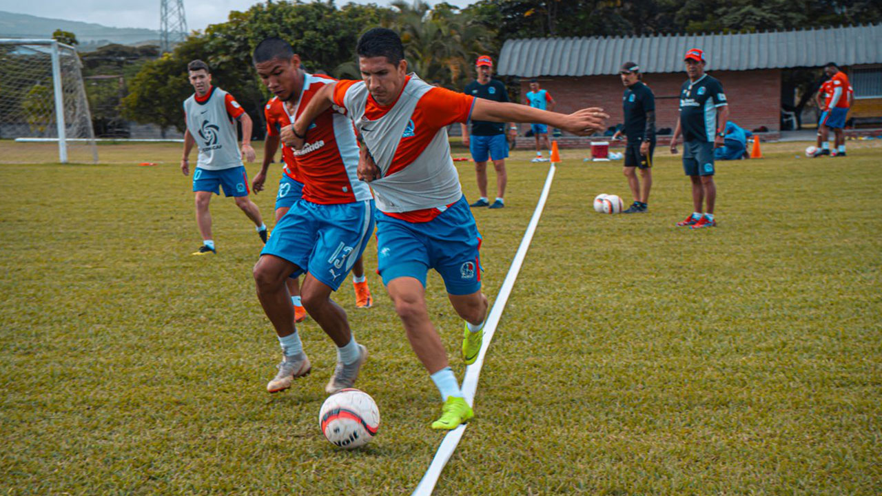 Johnny Leverón: "Nunca me ha quedado grande una camisa" - Sporthiva Online