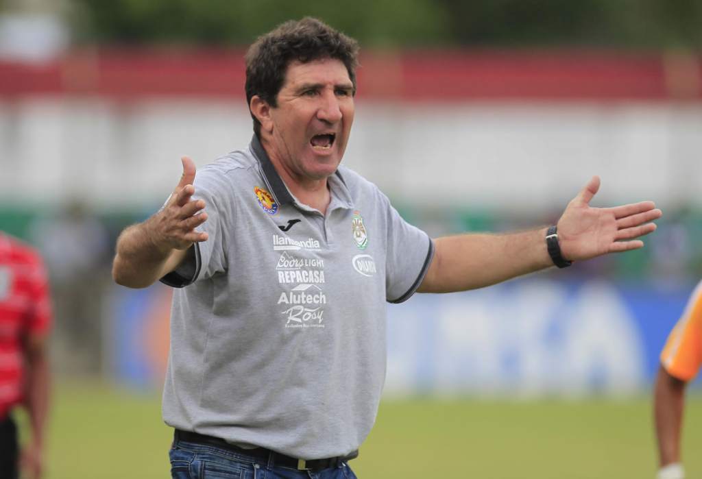 Héctor Vargas ya no podrá dirigir en la pentagonal - Sporthiva Online