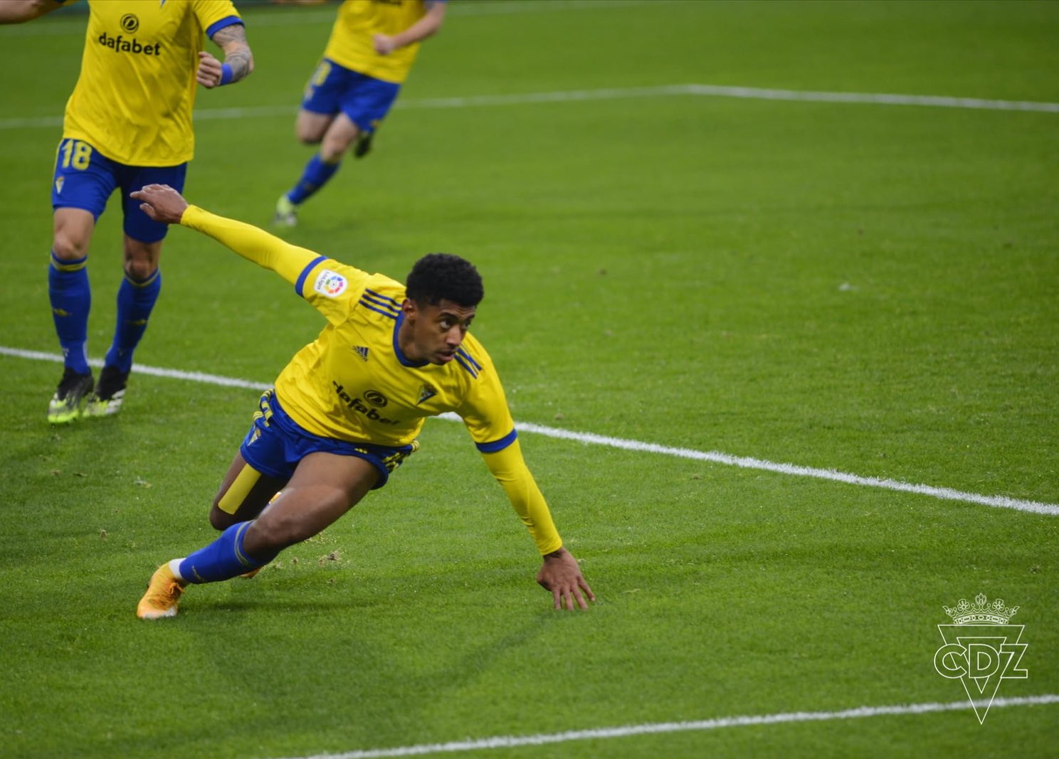 Partidazo del "Choco" Lozano en victoria del Cádiz, dos asistencias y ...