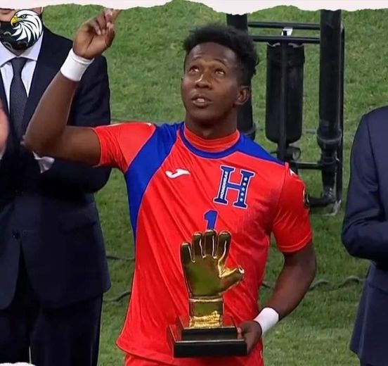 El portero hondureño Alex Güity es premiado con el Guante de Oro del ...